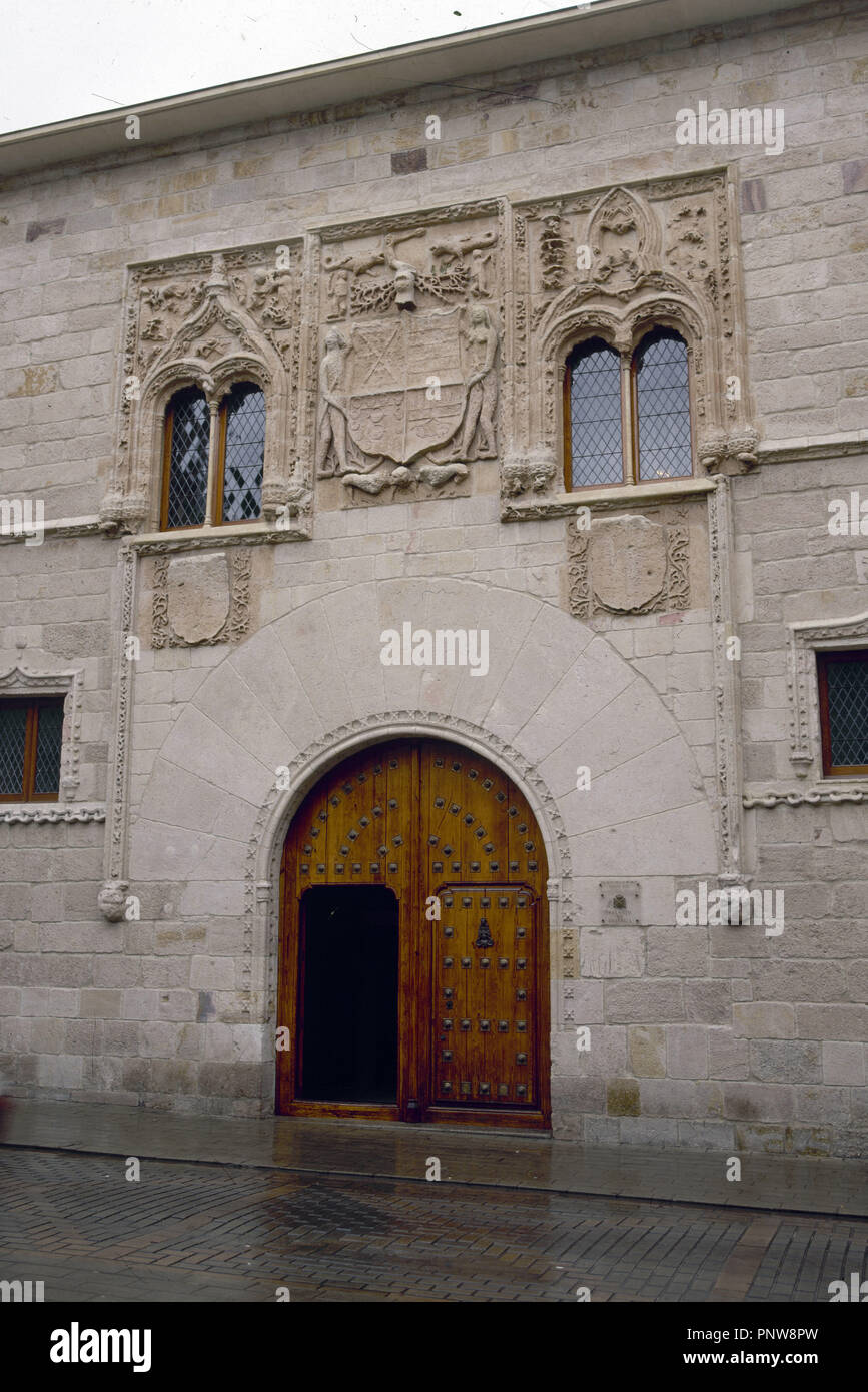 PORTADA DEL PALACIO DE LOS MOMOS - S XVI - GOTICO FLORIDO. Location ...