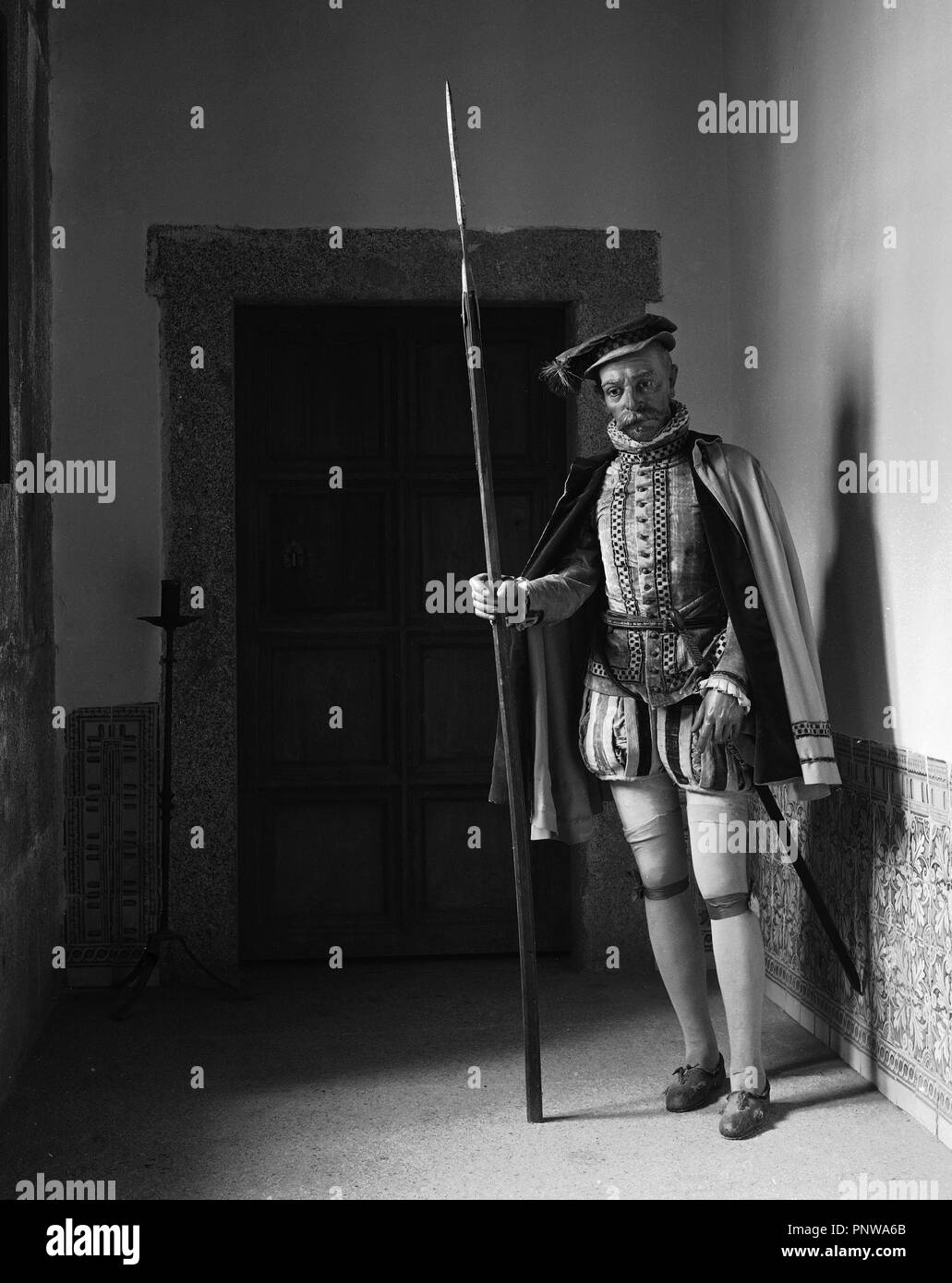 GUARDIA REAL DEL SIGLO XVI - FOTOGRAFIA EN BLANCO Y NEGRO - AÑOS 60 ...