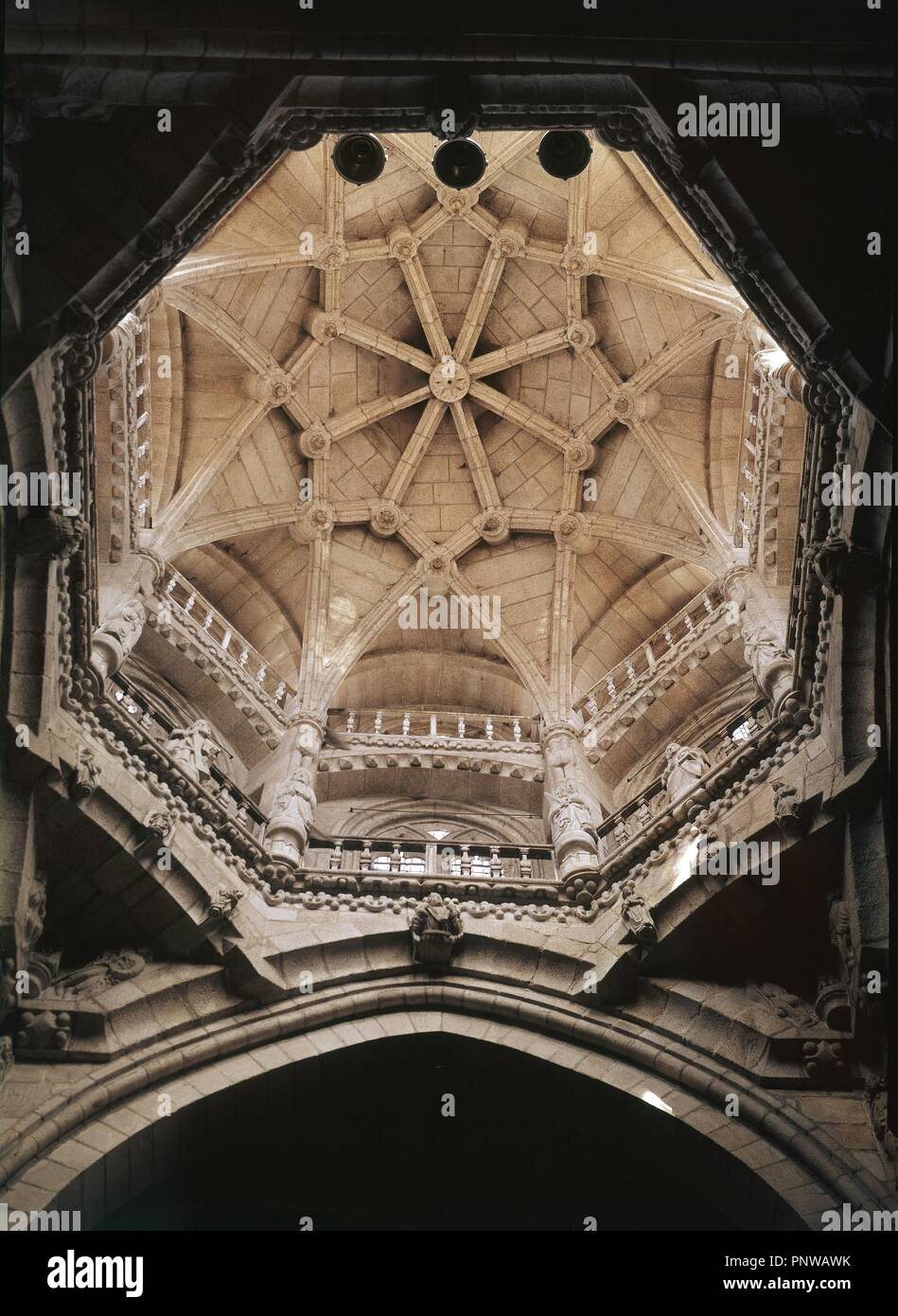 INTERIOR DE LA CUPULA O CIMBORRIO CONSTRUIDO ENTRE 1499 Y 1505 ...