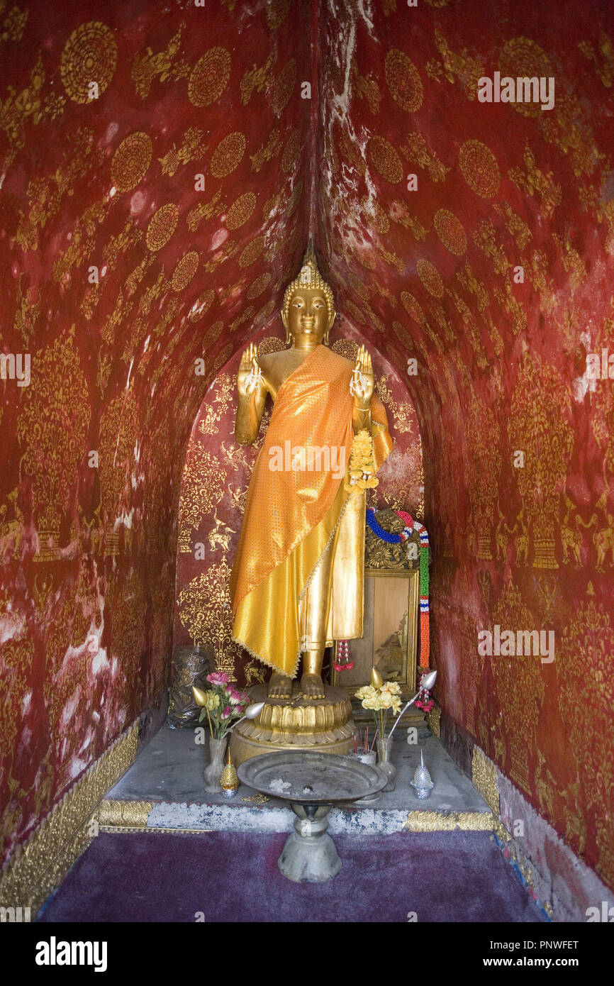 TEMPLO DE WAT XIENG THONG. Construído en el siglo XVI por el rey ...