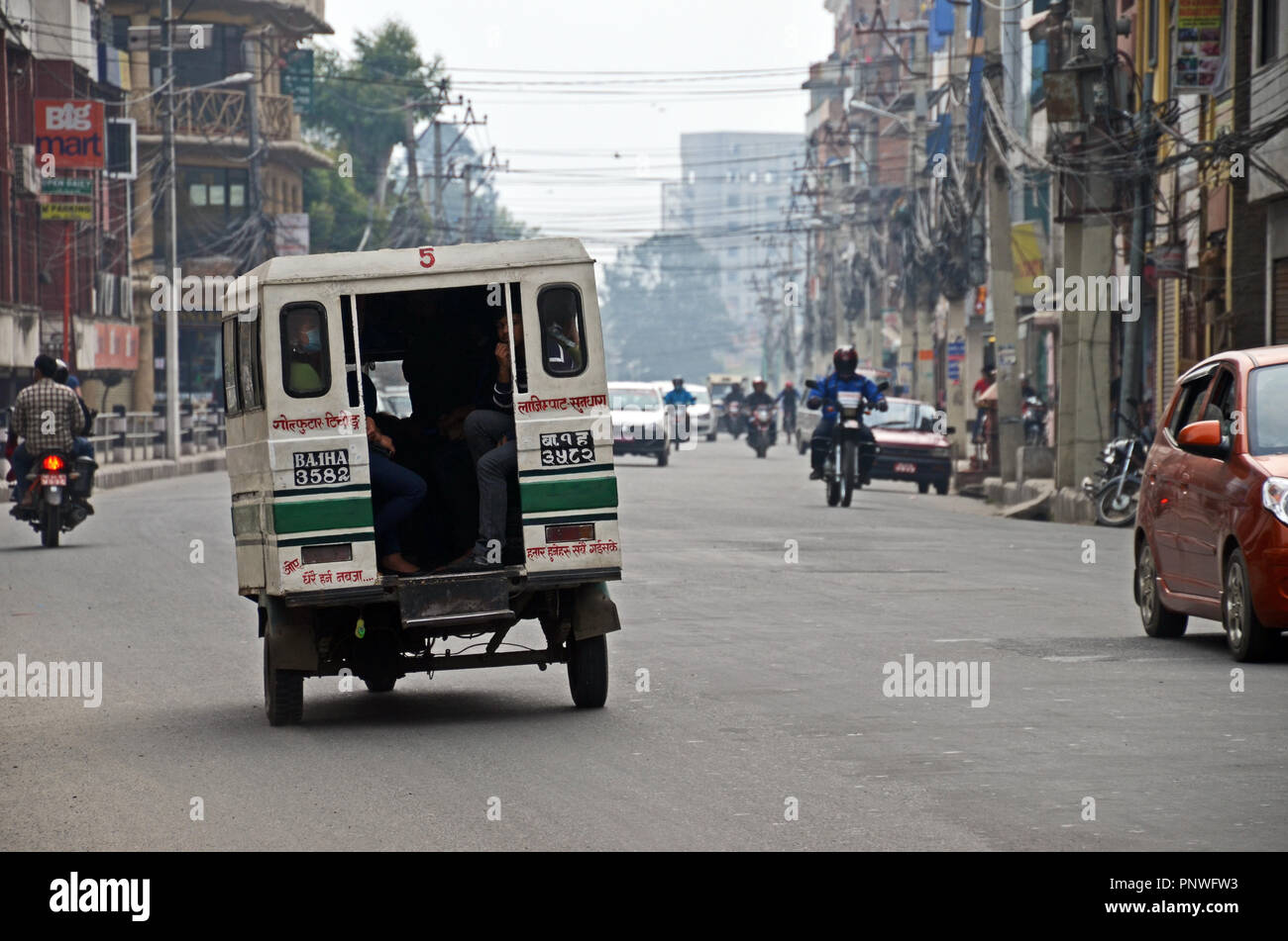 Three wheel taxi hi-res stock photography and images - Alamy