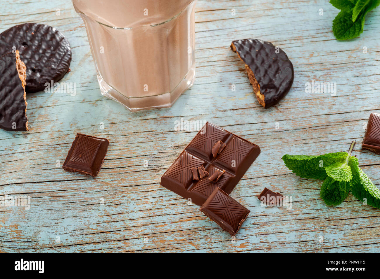 The process of the milkshake preparation Stock Photo - Alamy