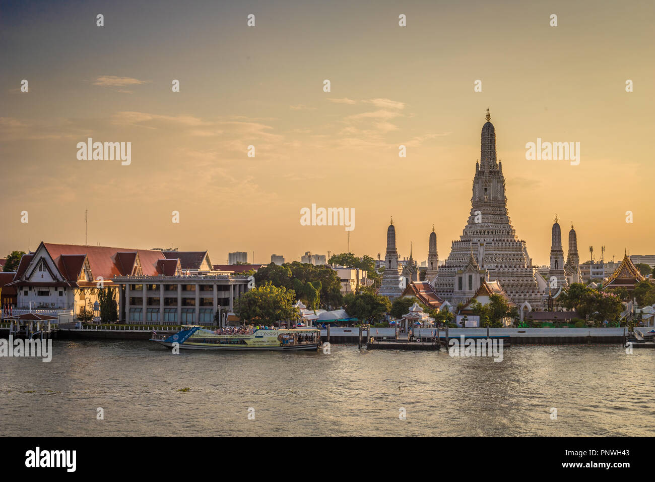 Angle wat hi-res stock photography and images - Alamy