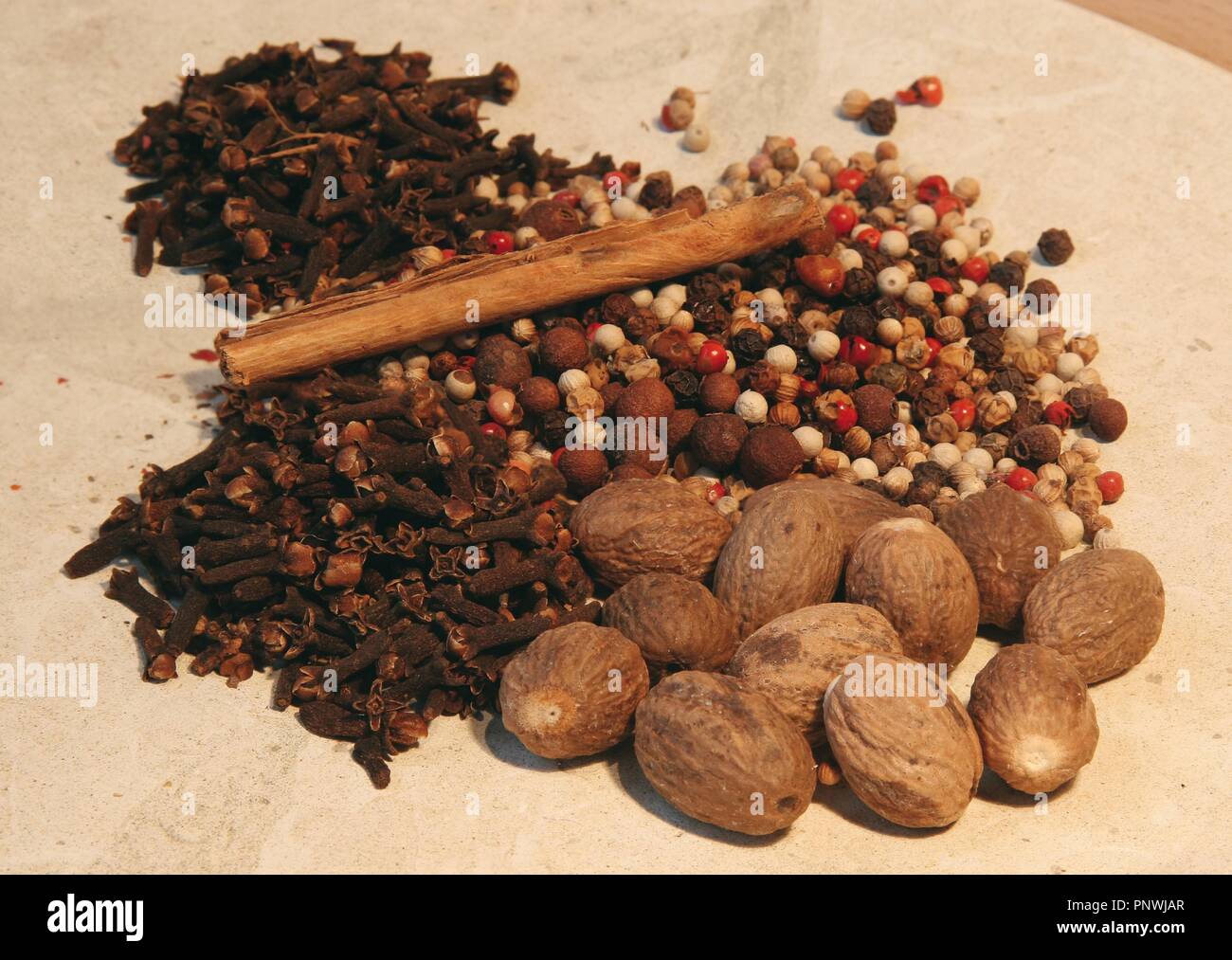 Clavo especias hi-res stock photography and images - Alamy