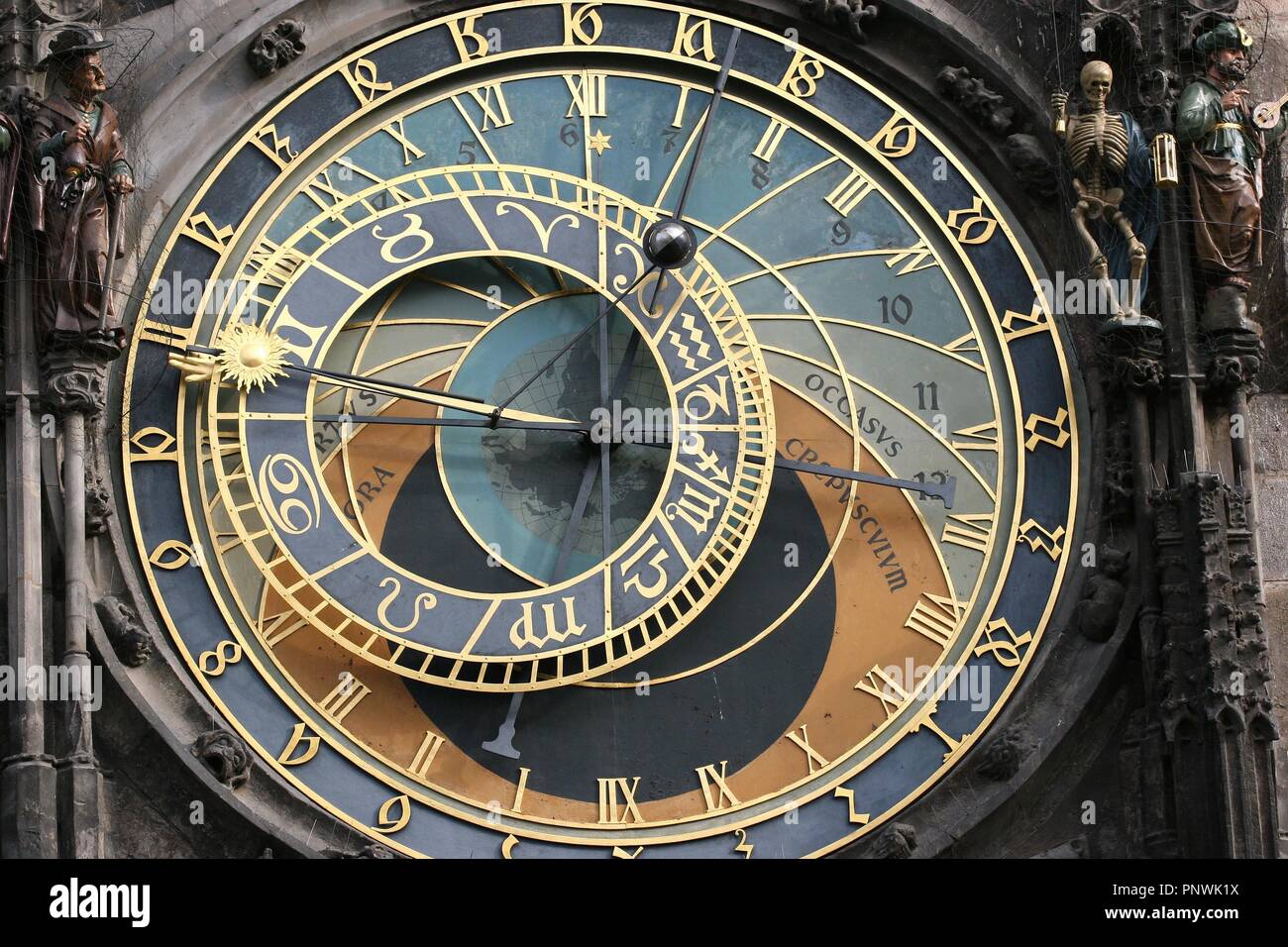 Money bag sculpture hi-res stock photography and images - Alamy