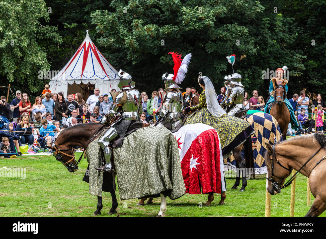 Colourful knights in armour hi-res stock photography and images - Alamy