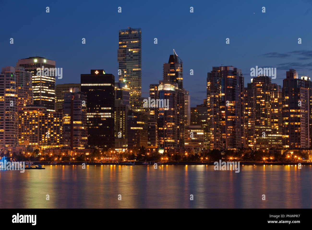 Blue hour skyline hi-res stock photography and images - Alamy