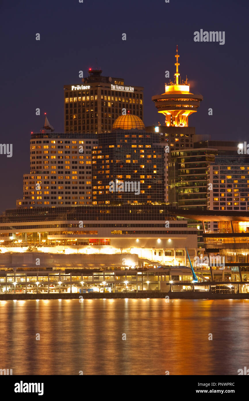 Blue hour skyline hi-res stock photography and images - Alamy