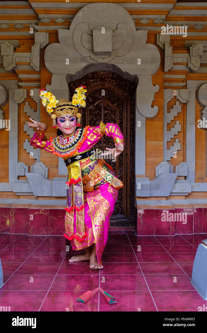 Legong bapang dance hi-res stock photography and images - Alamy