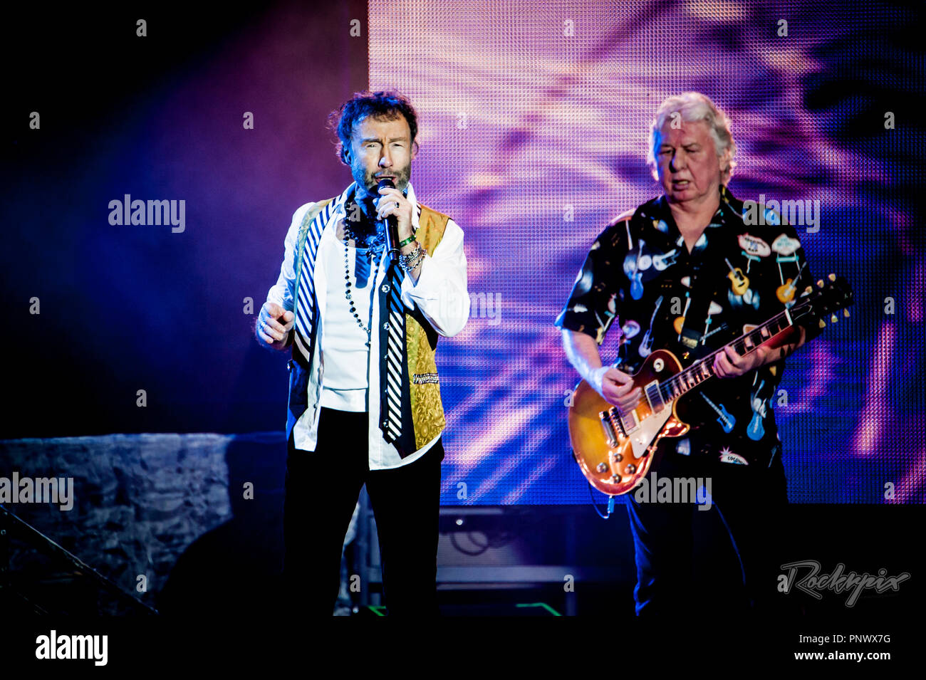 Mick ralphs bad company hi-res stock photography and images - Alamy