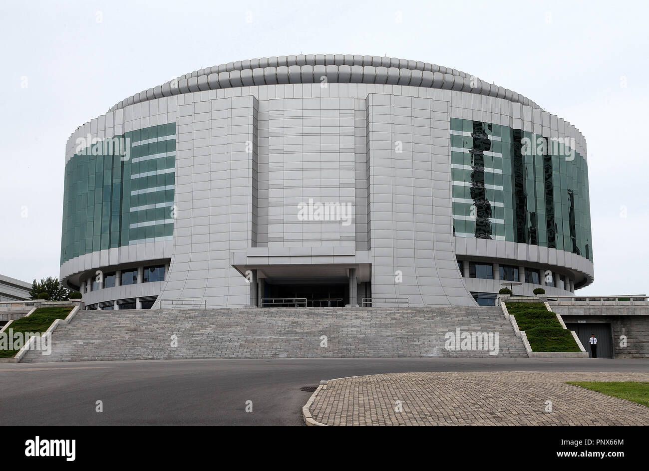 Mansudae Peoples Theatre in Pyongyang Stock Photo - Alamy