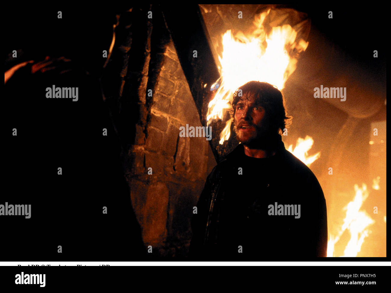 Christian Bale Reign Fire 2002 Stock Photos & Christian Bale Reign Fire ...