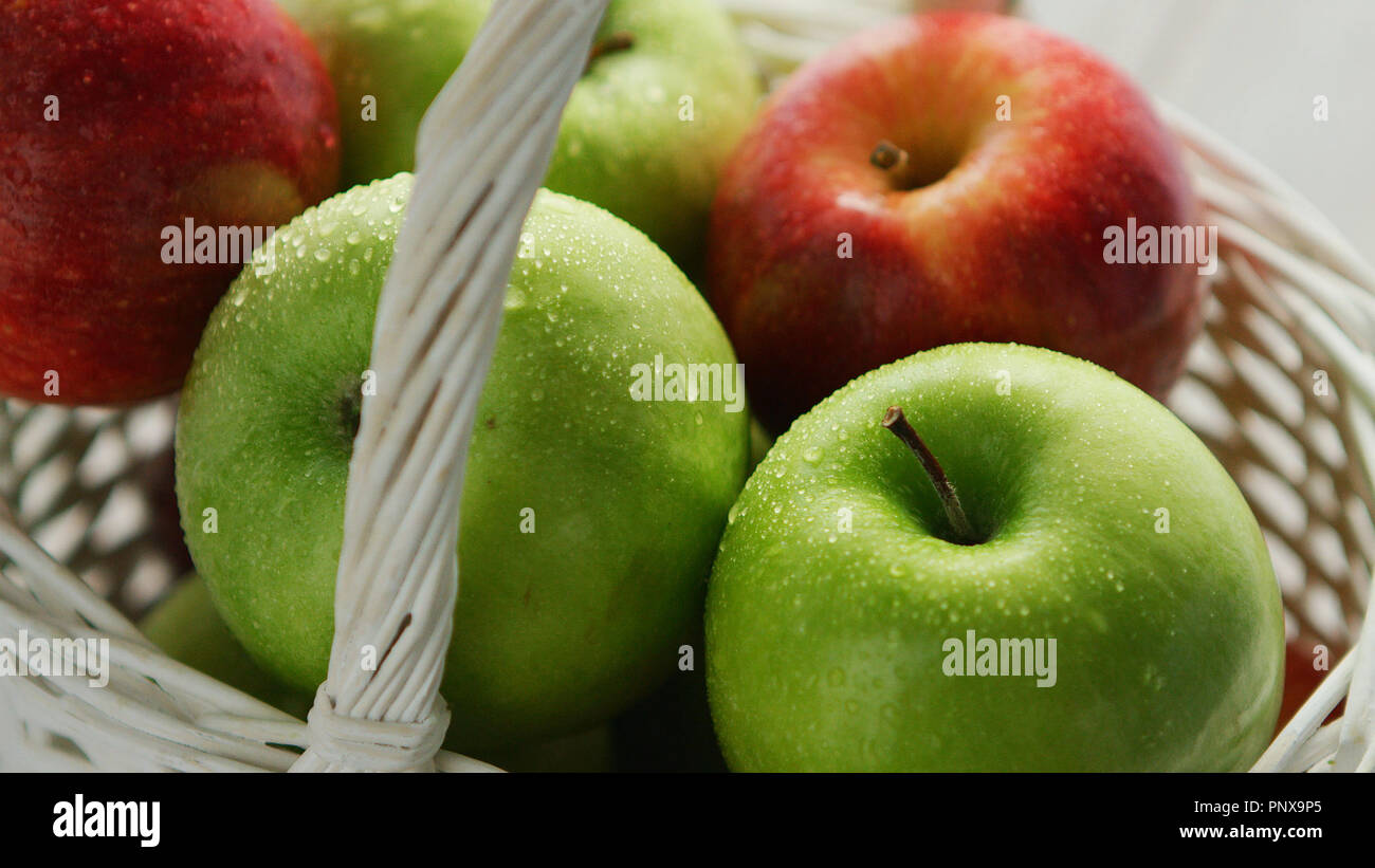 Mixed apples basket hi-res stock photography and images - Alamy