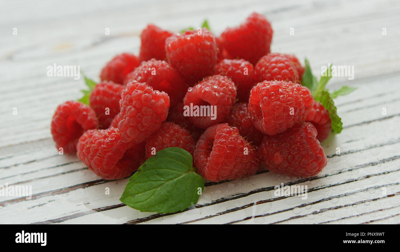 Pile of fresh bright raspberries Stock Photo - Alamy
