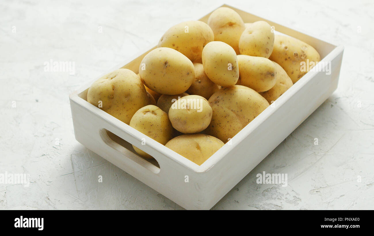 Box of clean and washed potatoes Stock Photo - Alamy