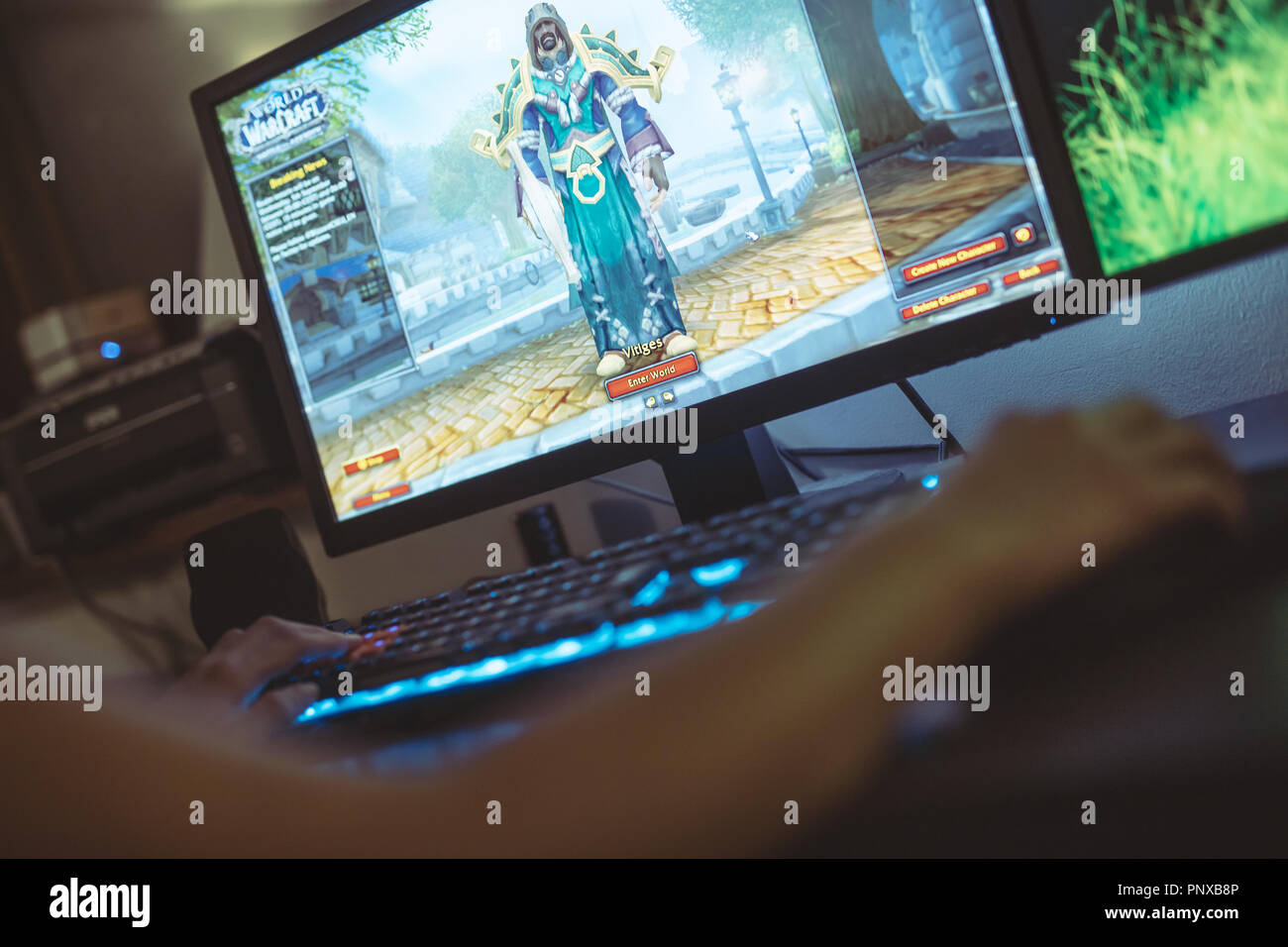 World of warcraft battle hi-res stock photography and images - Alamy