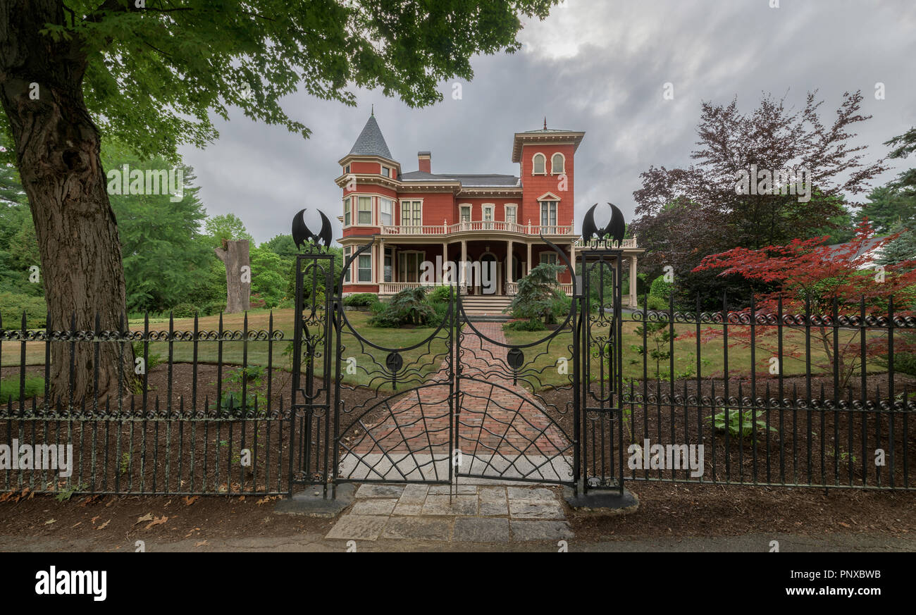 Stephen kings house on w broadway hi-res stock photography and images ...