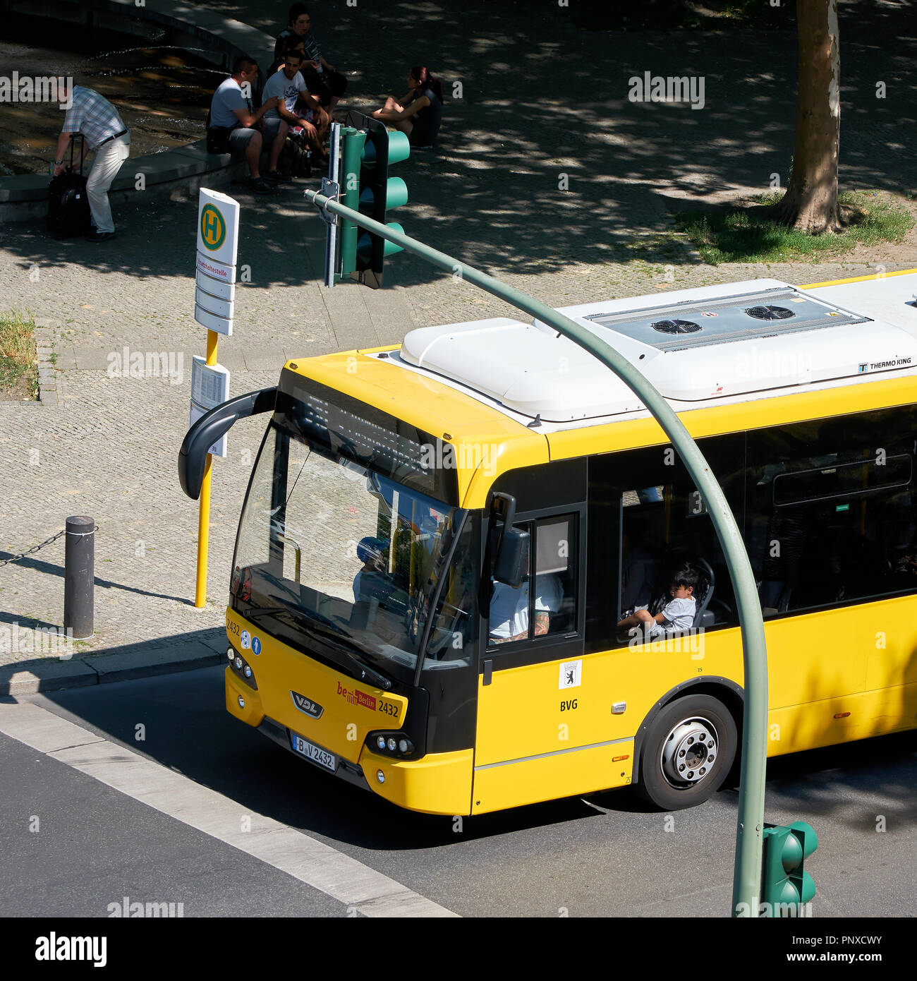 Bus stop sign berlin hi-res stock photography and images - Alamy
