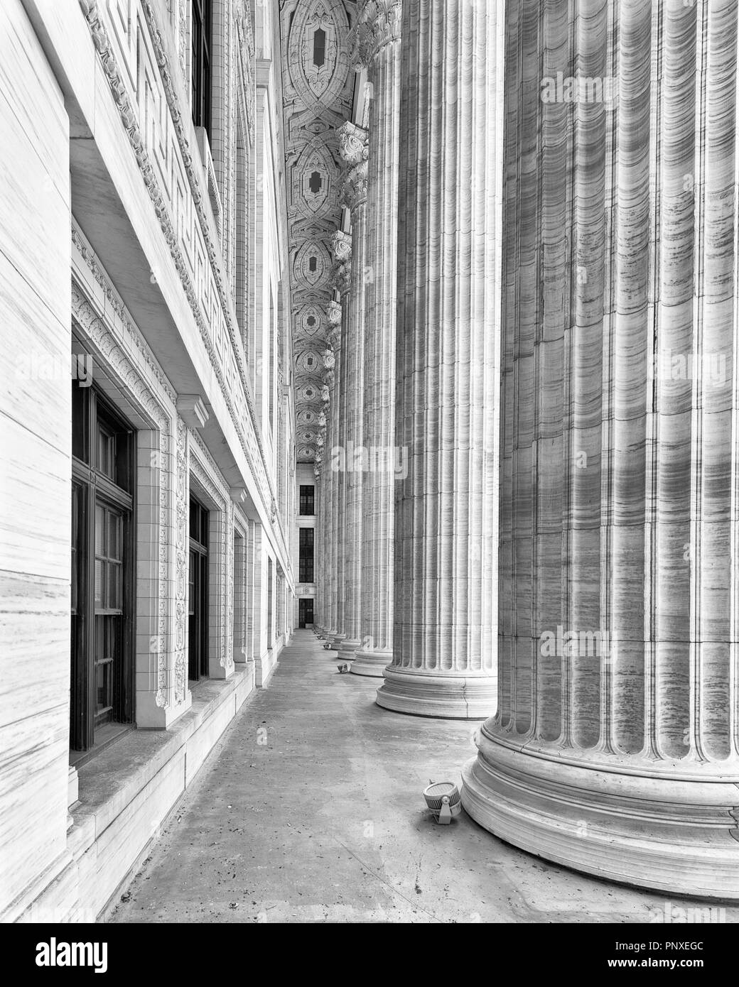 Old building with pillars hi-res stock photography and images - Alamy