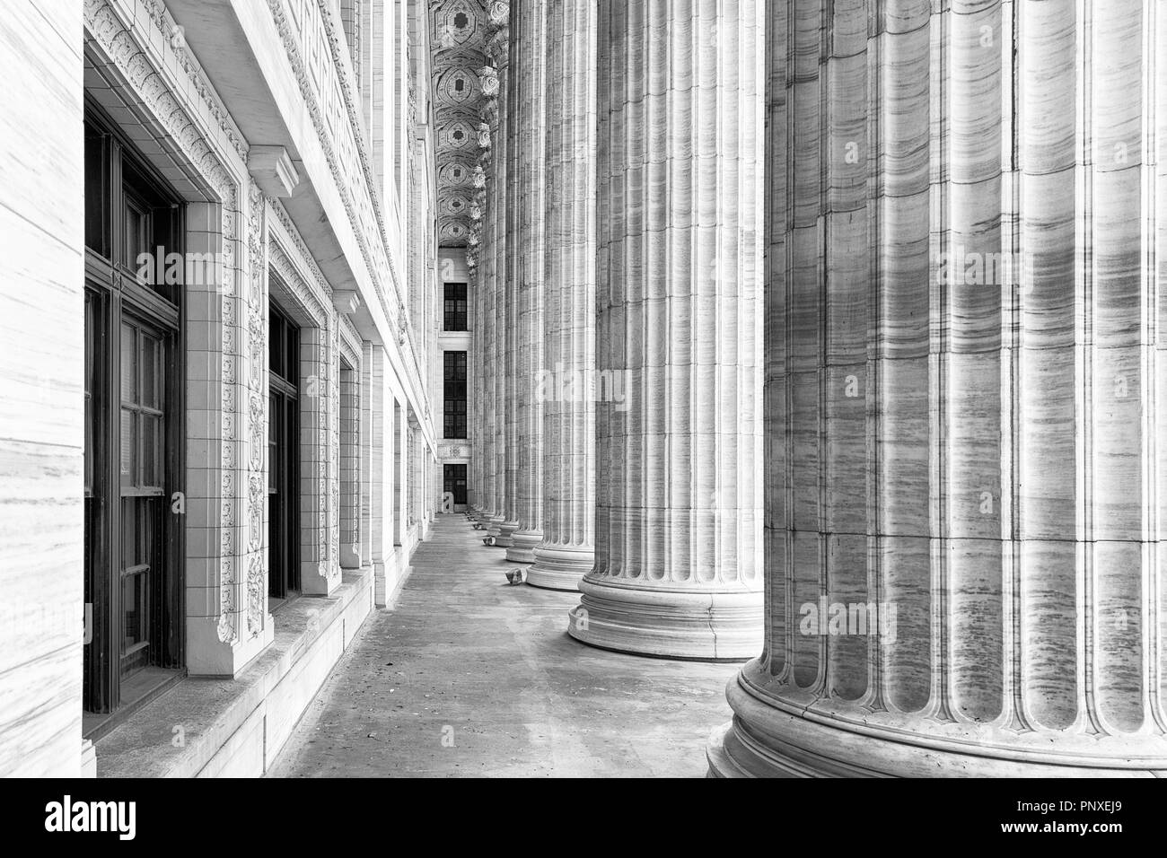Old building with pillars hi-res stock photography and images - Alamy