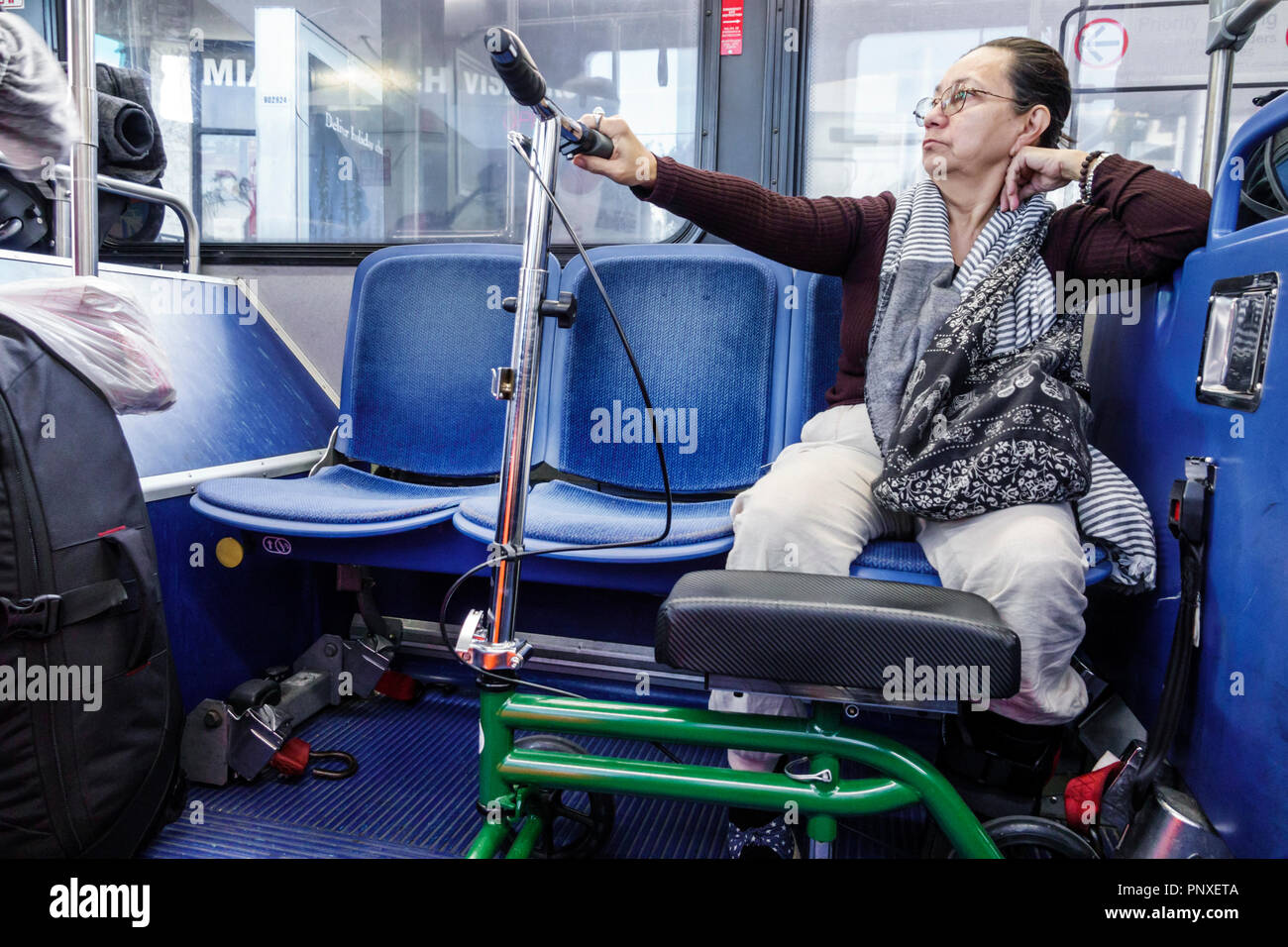 Handicapped Bus Stock Photos & Handicapped Bus Stock Images - Alamy