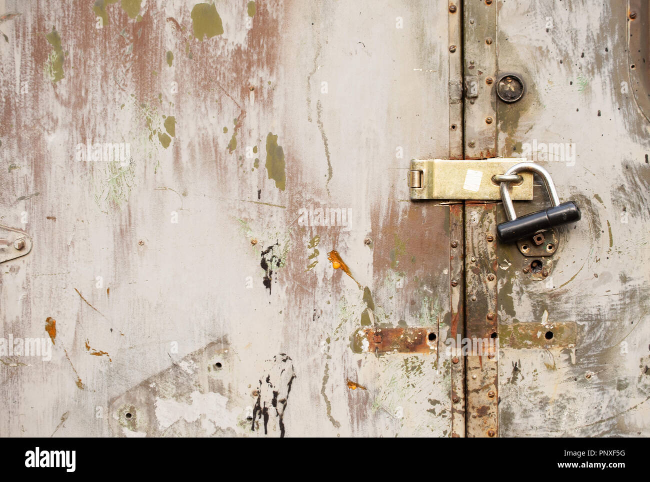 Hanging lock hi-res stock photography and images - Alamy
