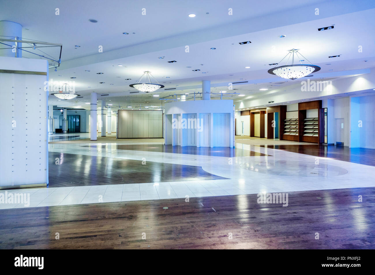 Department Store Interior Usa High Resolution Stock Photography and ...