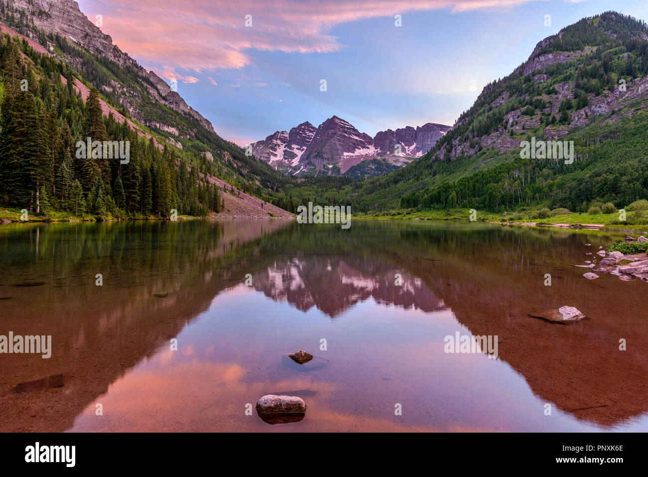 Maroon lake and maroon bells hi-res stock photography and images - Alamy