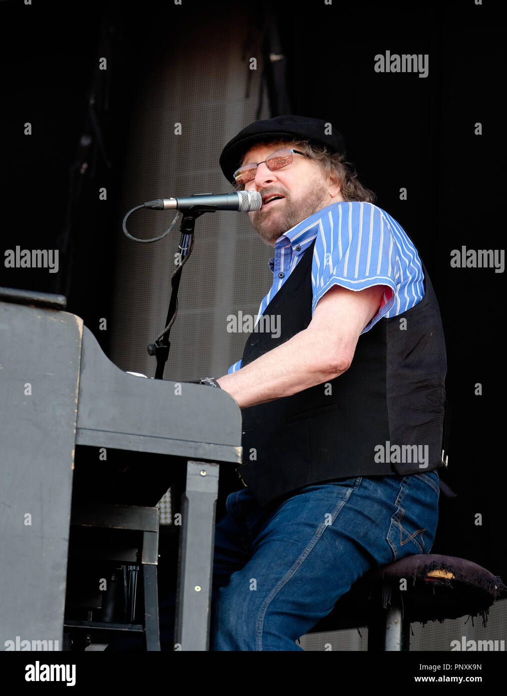 Chas Hodges of English Rockney duo Chas 'n Dave performing at Common ...