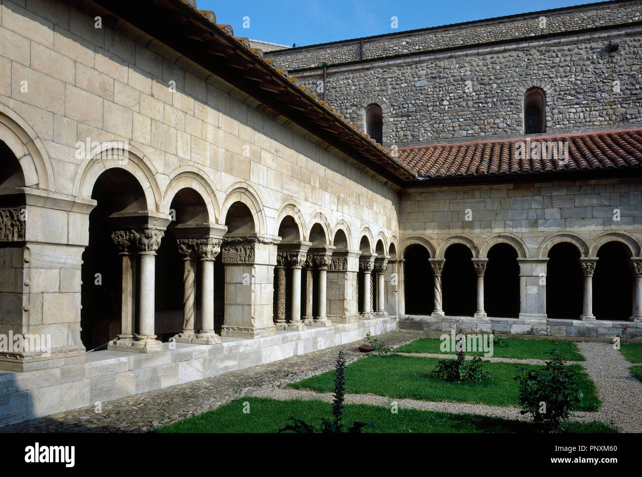 Romanesque capitals hi-res stock photography and images - Alamy