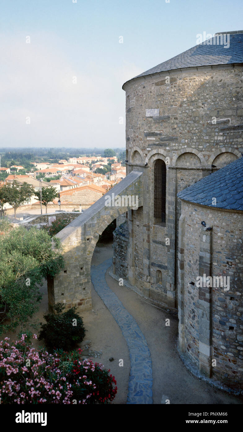 Semicircular apses hi-res stock photography and images - Alamy