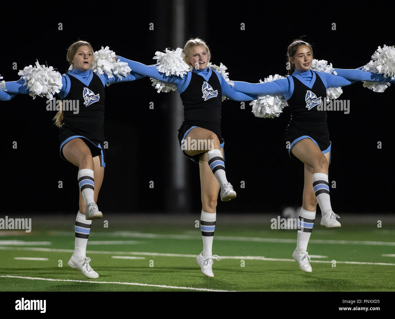 Cheerleaders High School Teenagers Stock Photos & Cheerleaders High ...