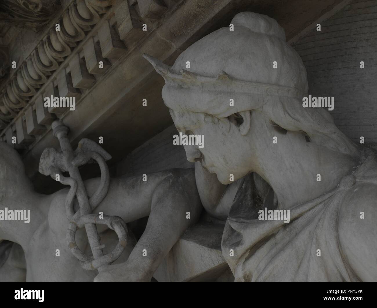 SCULPTURES OF THE FACADE OF THE NATIONAL LIBRARY Stock Photo - Alamy