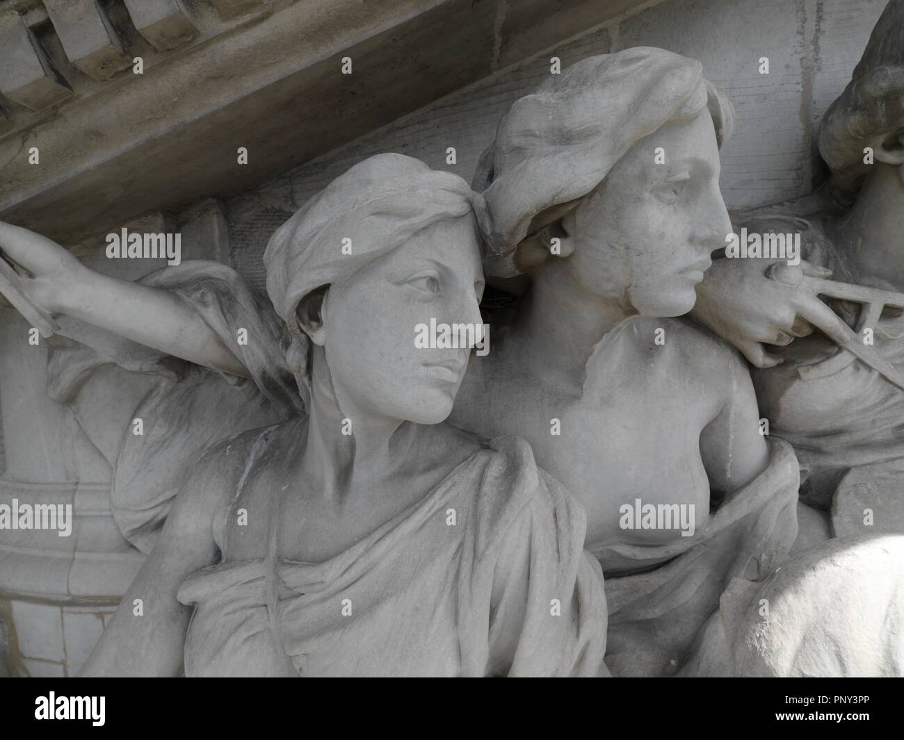 SCULPTURES OF THE FACADE OF THE NATIONAL LIBRARY Stock Photo - Alamy
