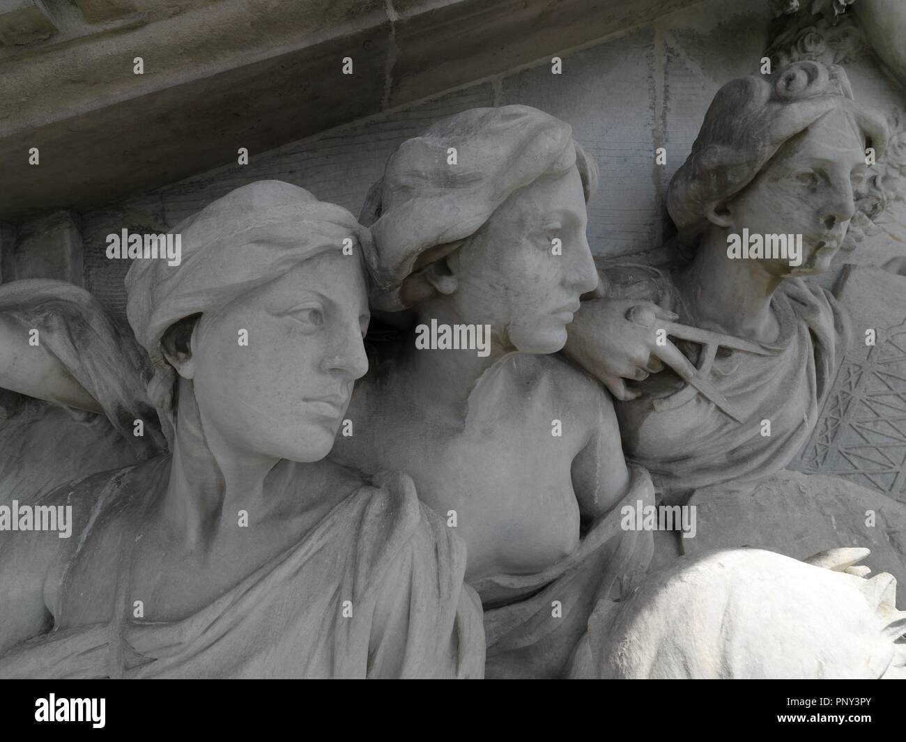 SCULPTURES OF THE FACADE OF THE NATIONAL LIBRARY Stock Photo - Alamy