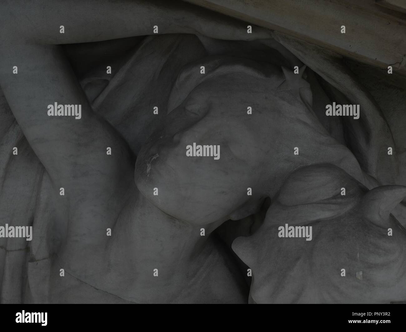 SCULPTURES OF THE FACADE OF THE NATIONAL LIBRARY Stock Photo - Alamy
