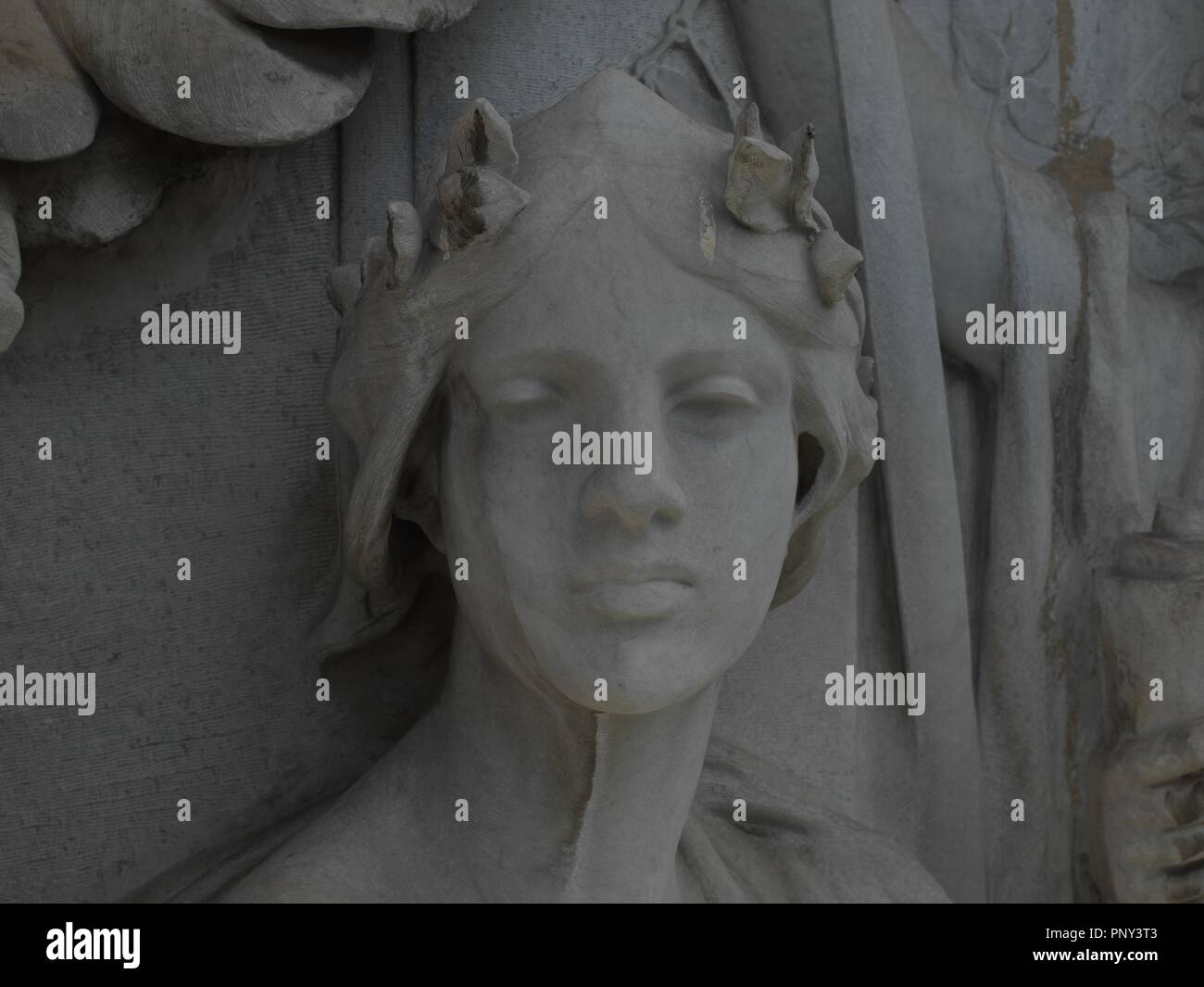 SCULPTURES OF THE FACADE OF THE NATIONAL LIBRARY Stock Photo - Alamy