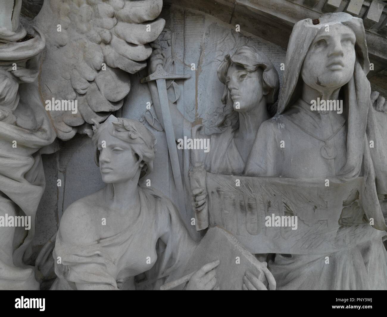 SCULPTURES OF THE FACADE OF THE NATIONAL LIBRARY Stock Photo - Alamy