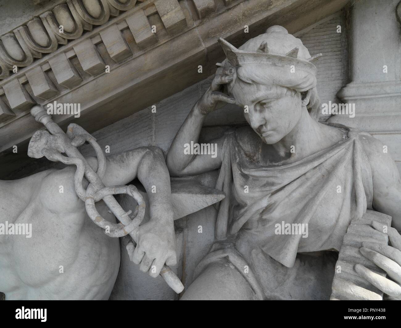 SCULPTURES OF THE FACADE OF THE NATIONAL LIBRARY Stock Photo - Alamy