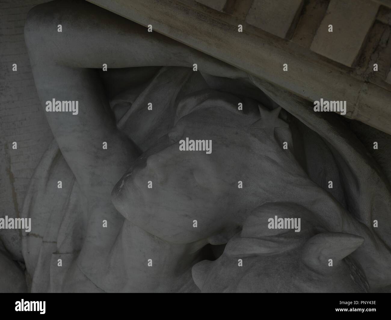 SCULPTURES OF THE FACADE OF THE NATIONAL LIBRARY Stock Photo - Alamy