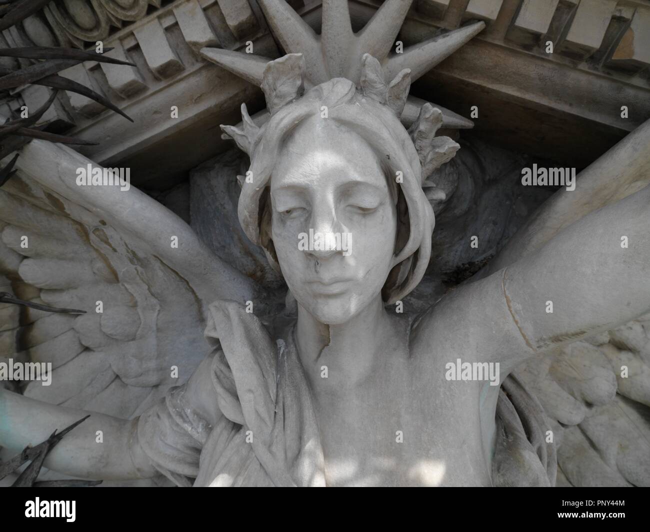 SCULPTURES OF THE FACADE OF THE NATIONAL LIBRARY Stock Photo - Alamy