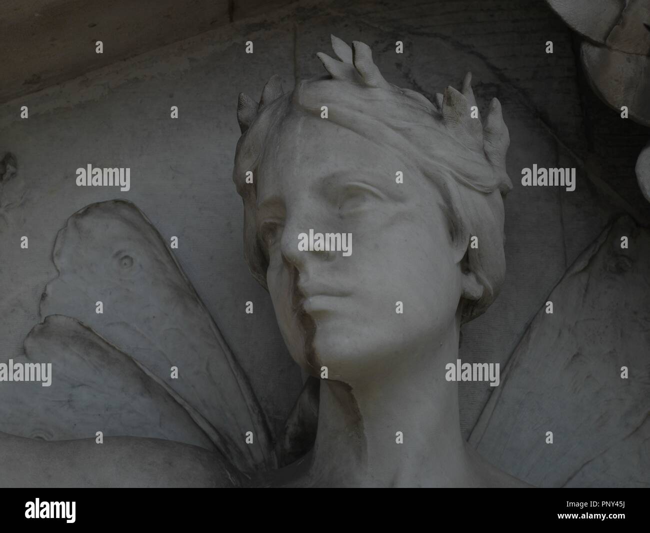 SCULPTURES OF THE FACADE OF THE NATIONAL LIBRARY Stock Photo - Alamy