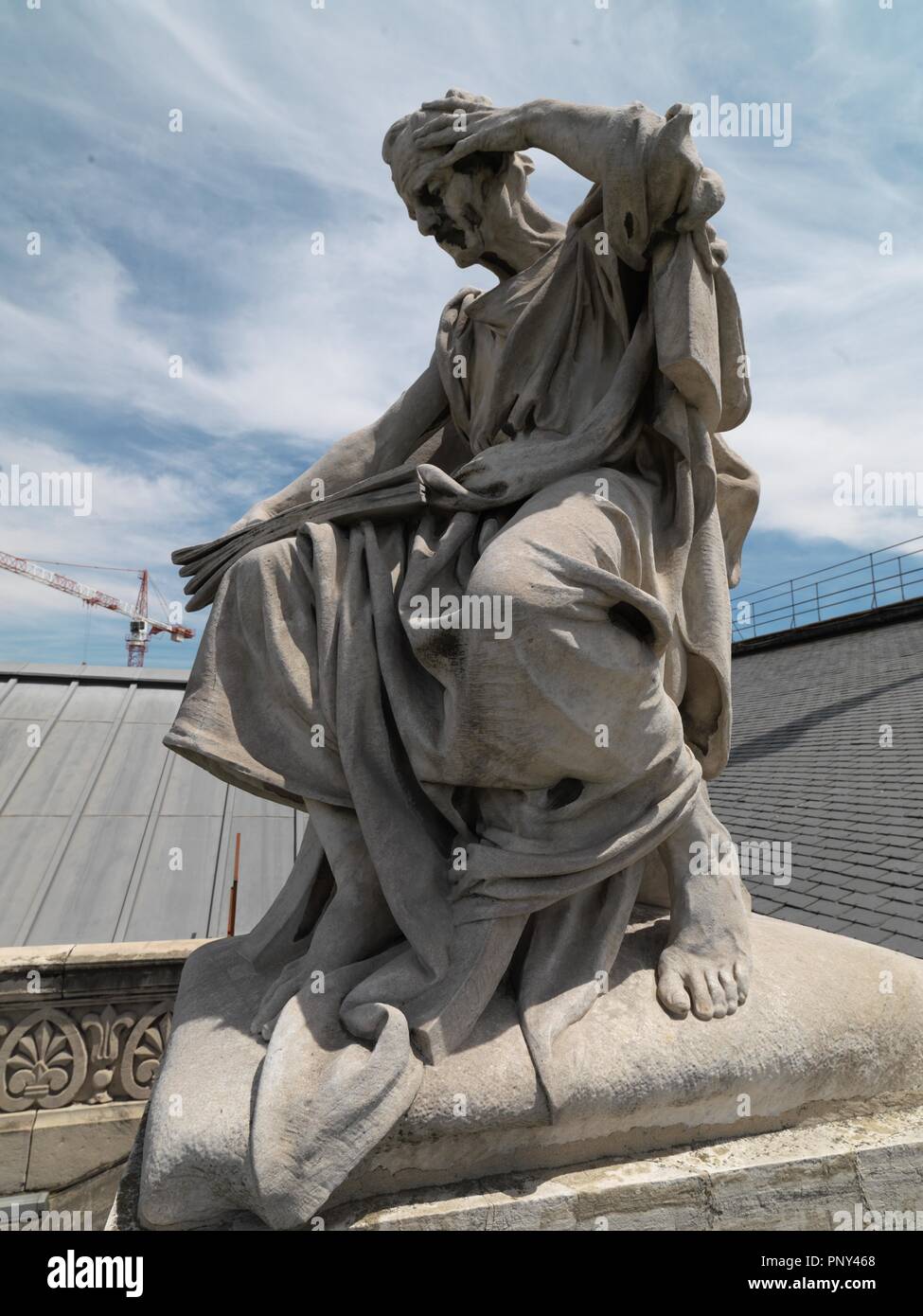 SCULPTURES OF THE FACADE OF THE NATIONAL LIBRARY Stock Photo - Alamy