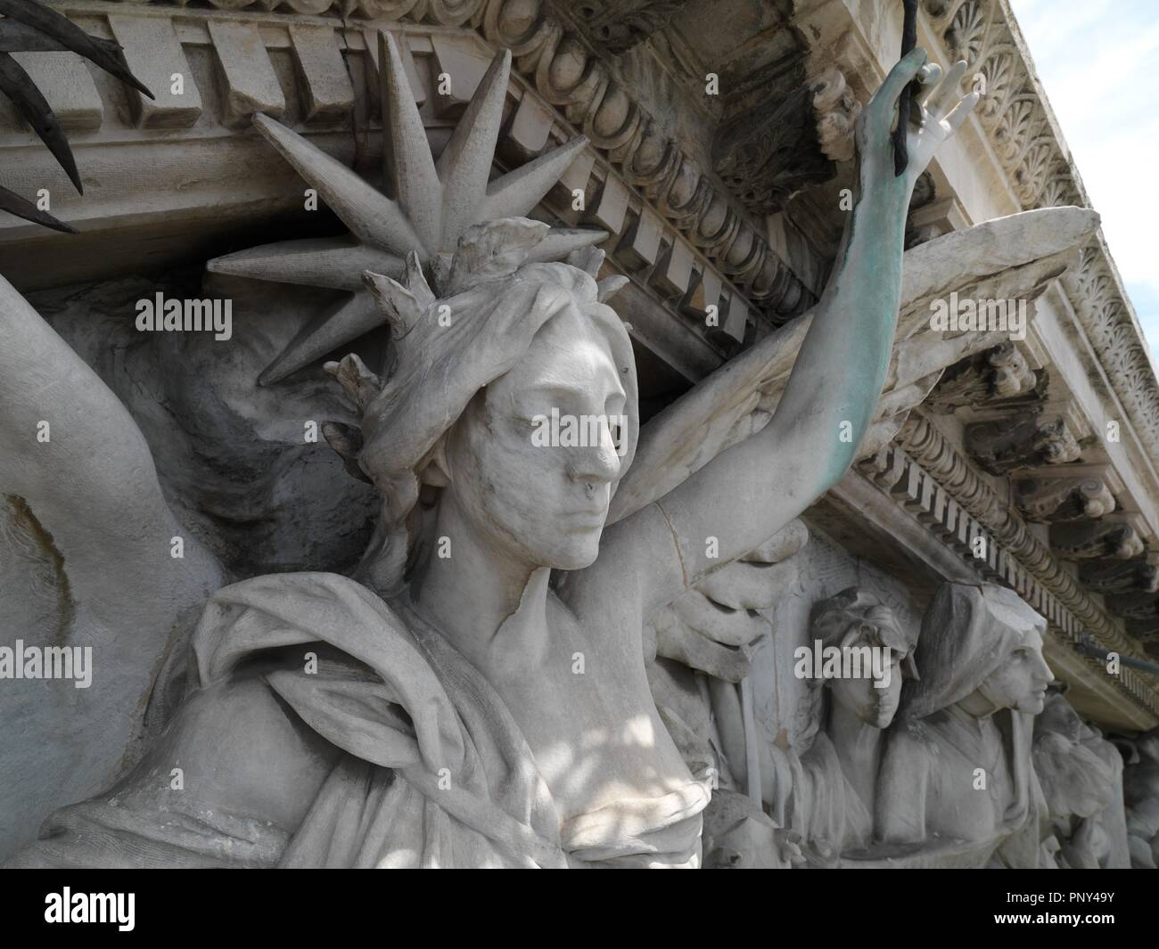 SCULPTURES OF THE FACADE OF THE NATIONAL LIBRARY Stock Photo - Alamy