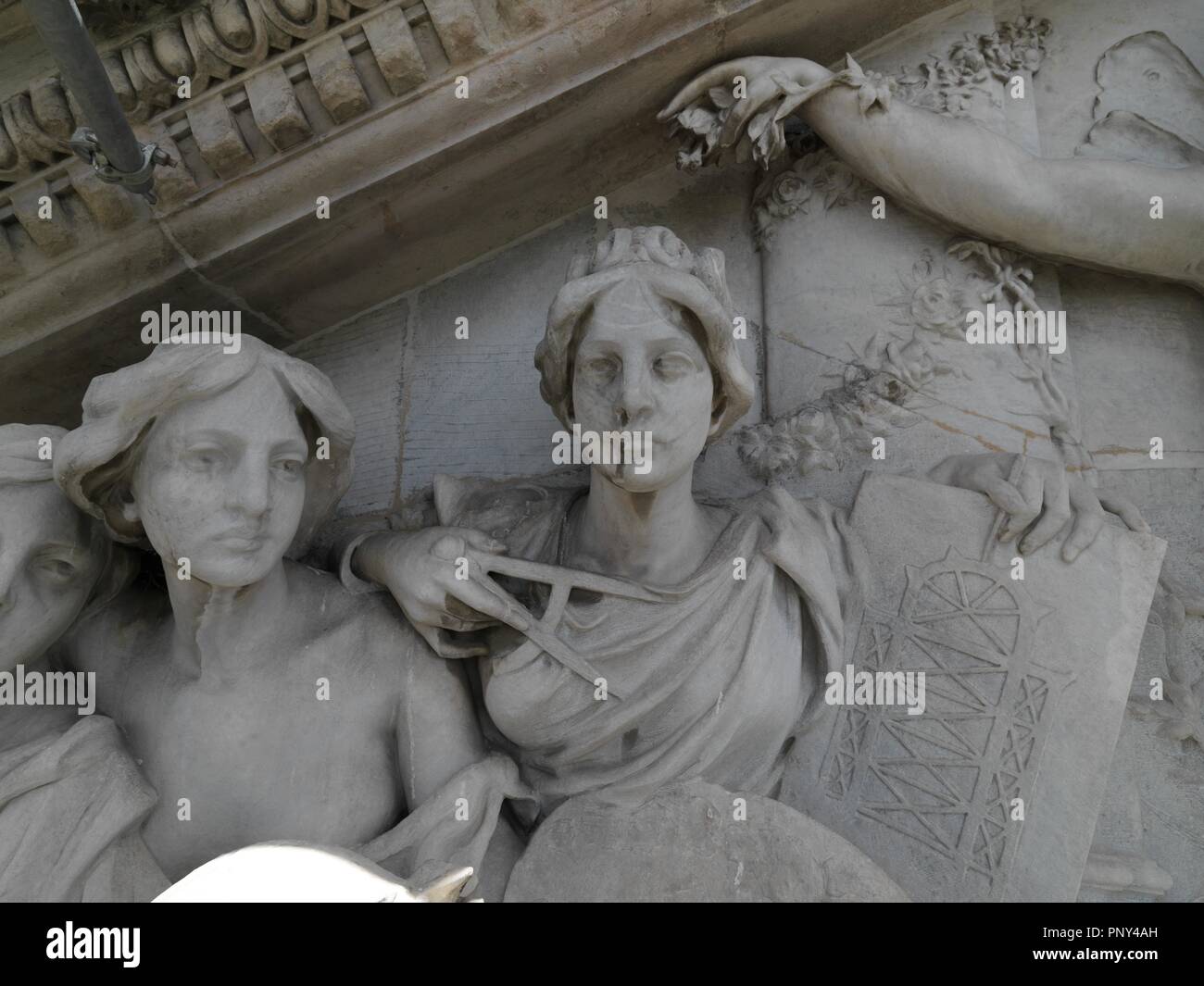 SCULPTURES OF THE FACADE OF THE NATIONAL LIBRARY Stock Photo - Alamy