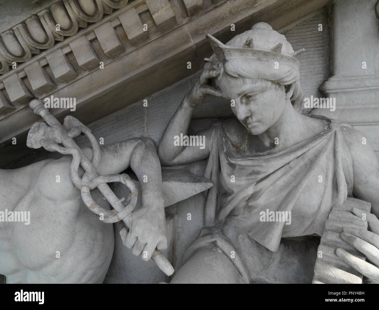SCULPTURES OF THE FACADE OF THE NATIONAL LIBRARY Stock Photo - Alamy
