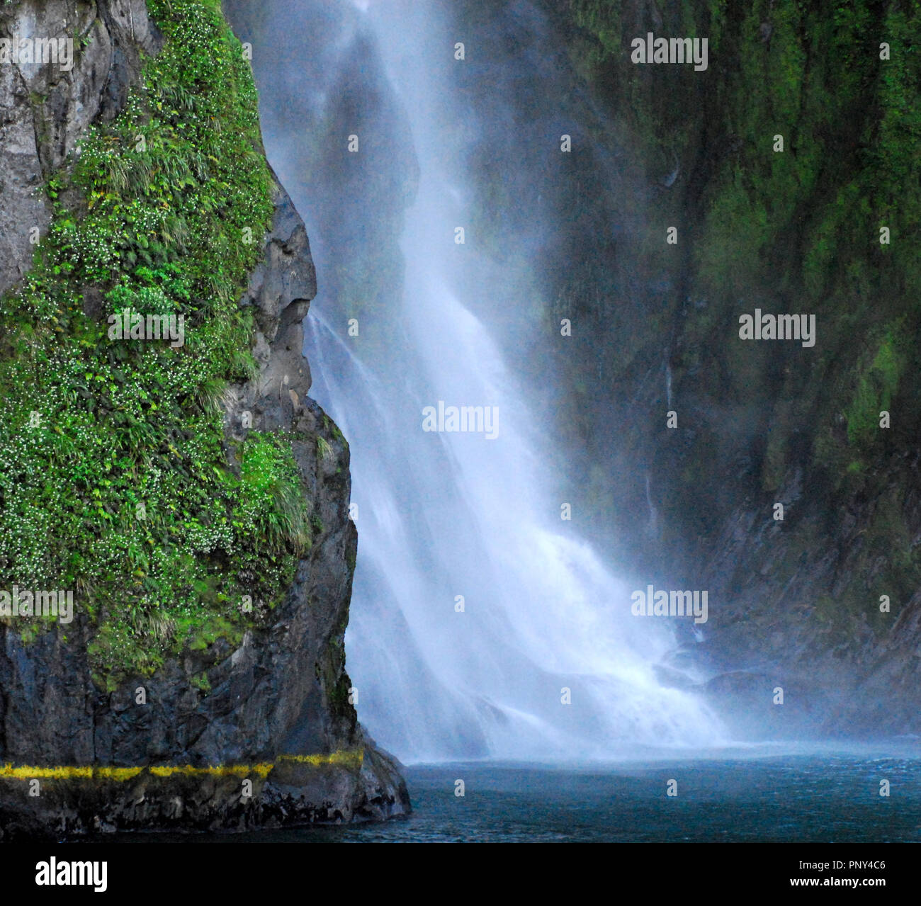 Bowen falls boat hi-res stock photography and images - Alamy
