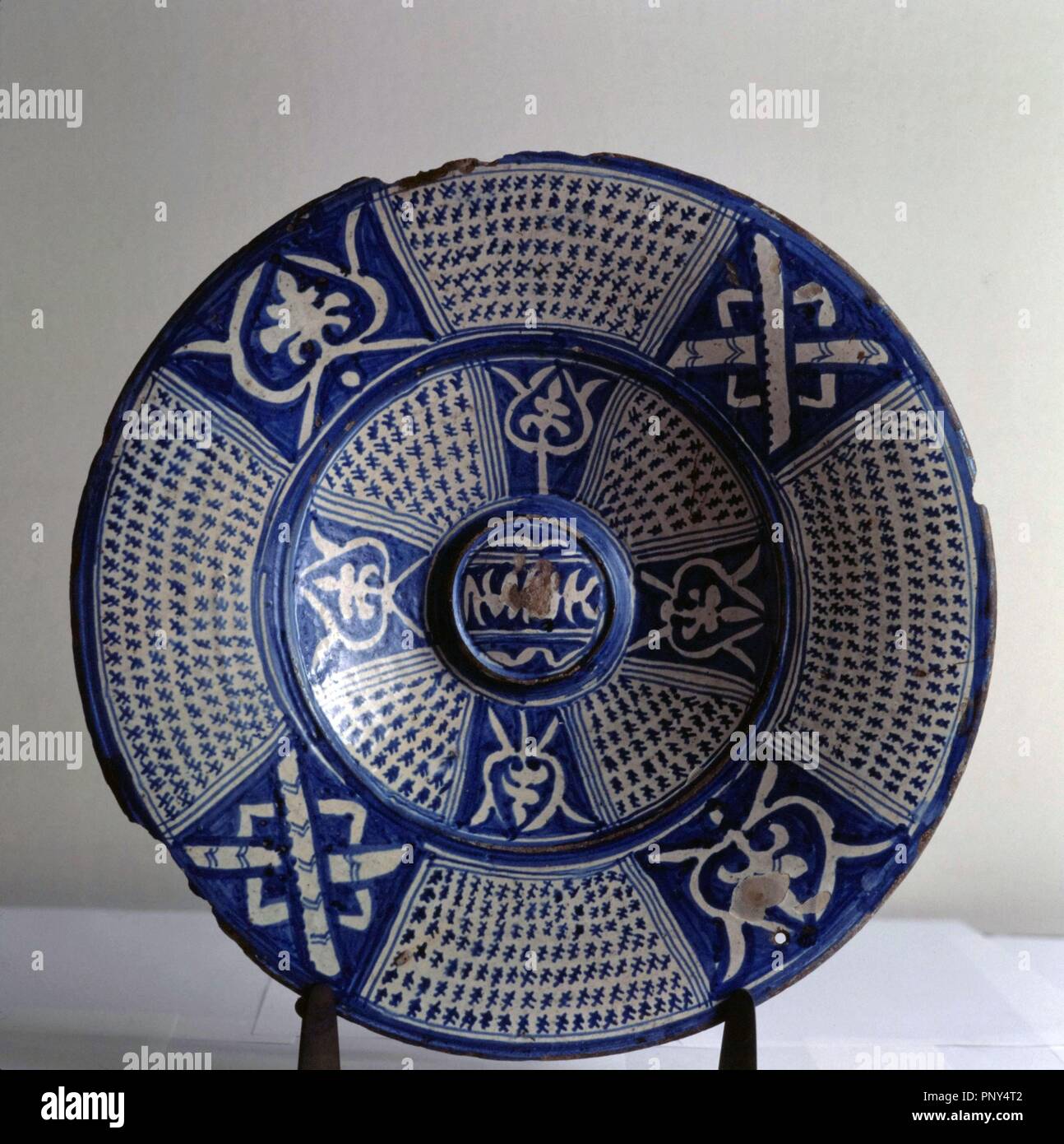 Blue plate, 16-17th century Stock Photo - Alamy