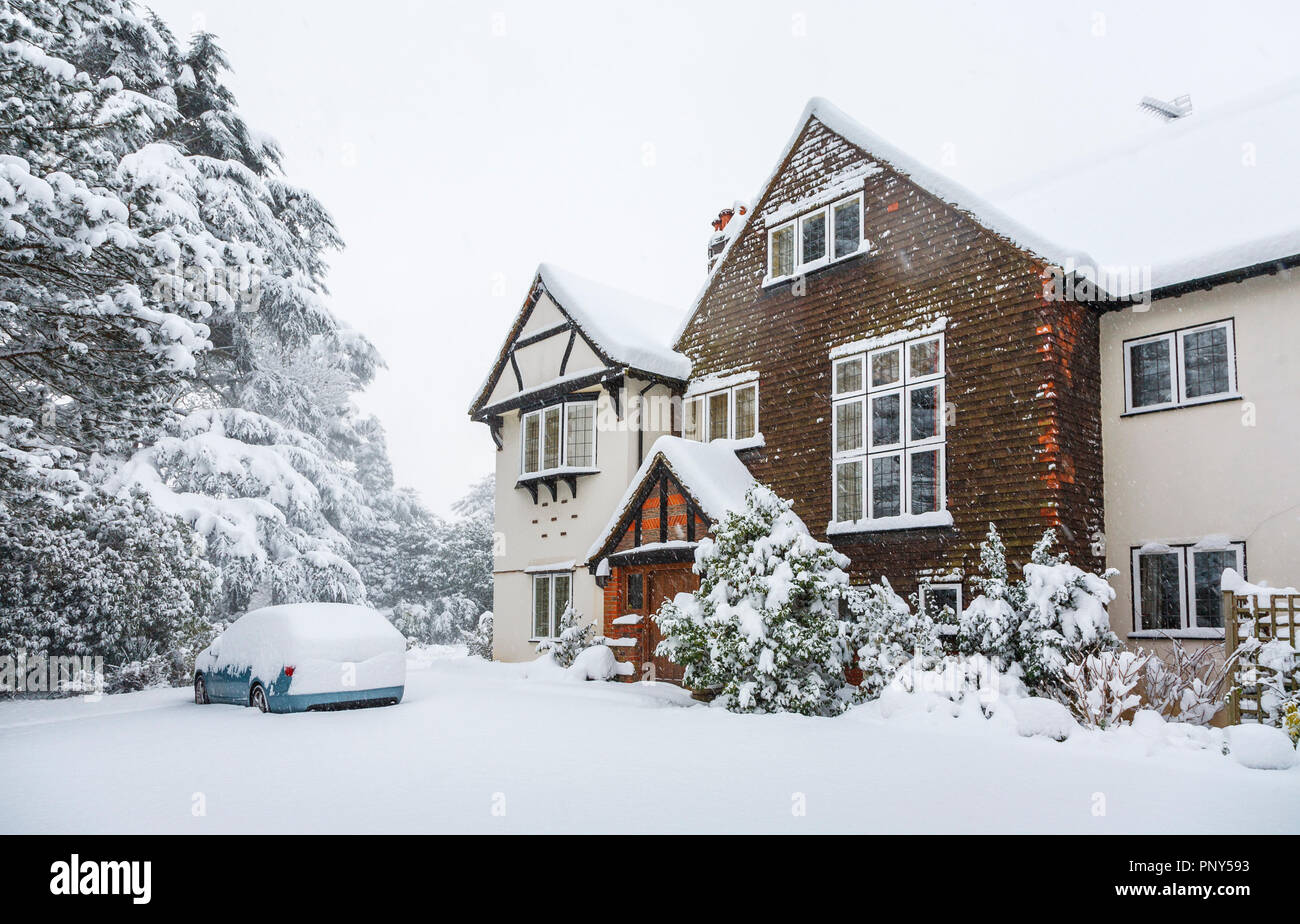 Car parking space outside house hi-res stock photography and images - Alamy