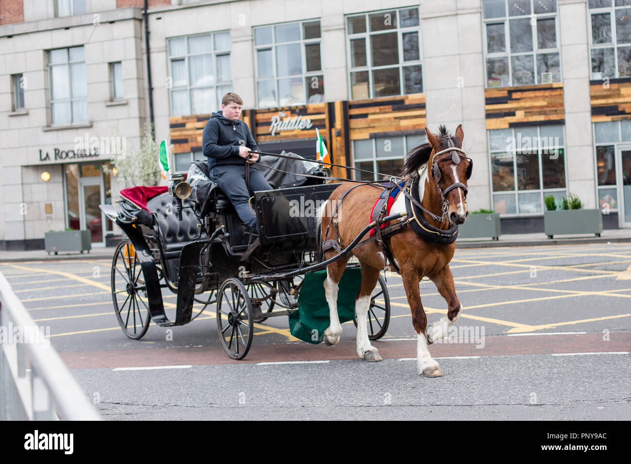 Horse And Cart Ireland Stock Photos & Horse And Cart Ireland Stock ...